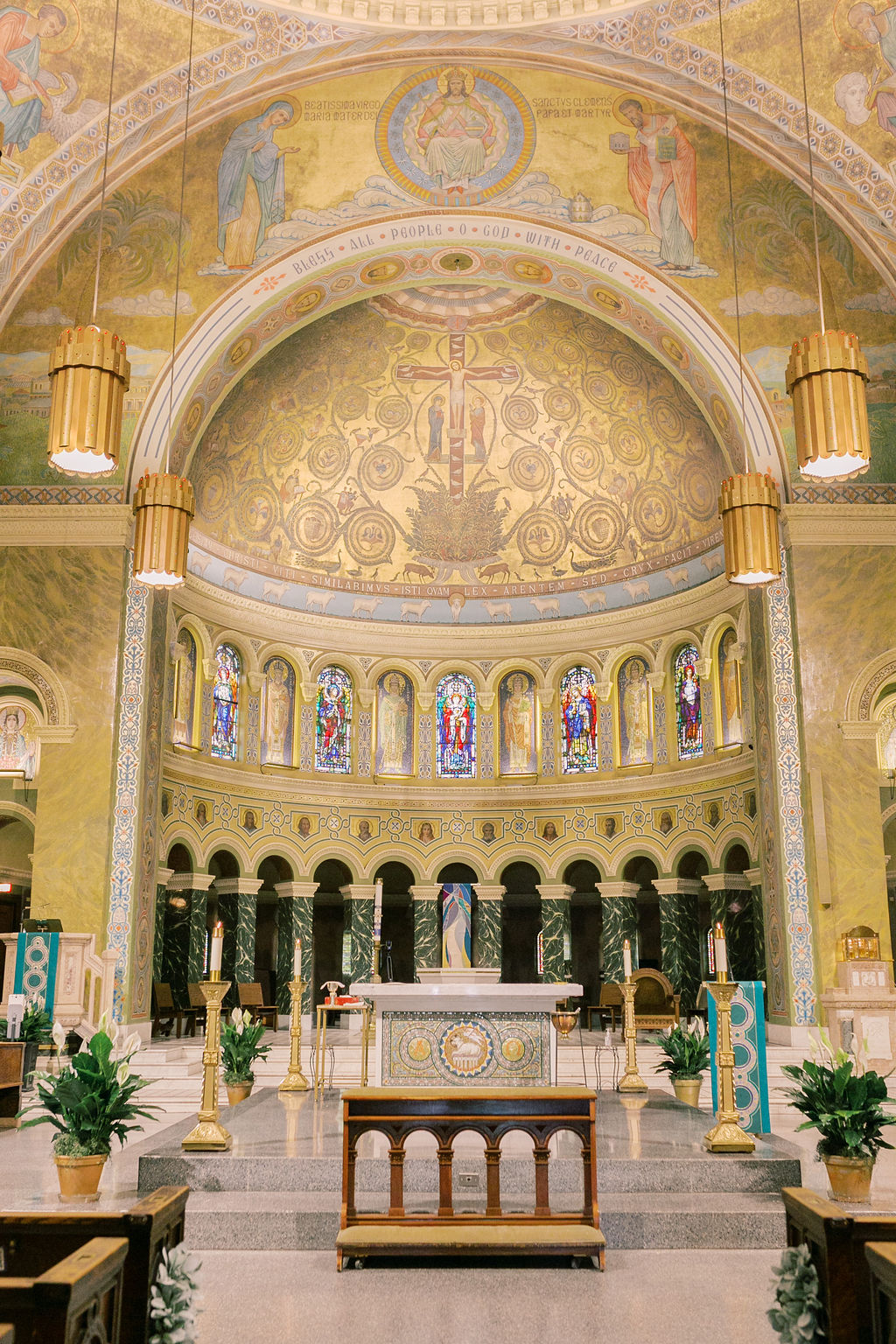 Weddings at Chicago Catholic Churches: A Guide thegildedaisleweddings.com