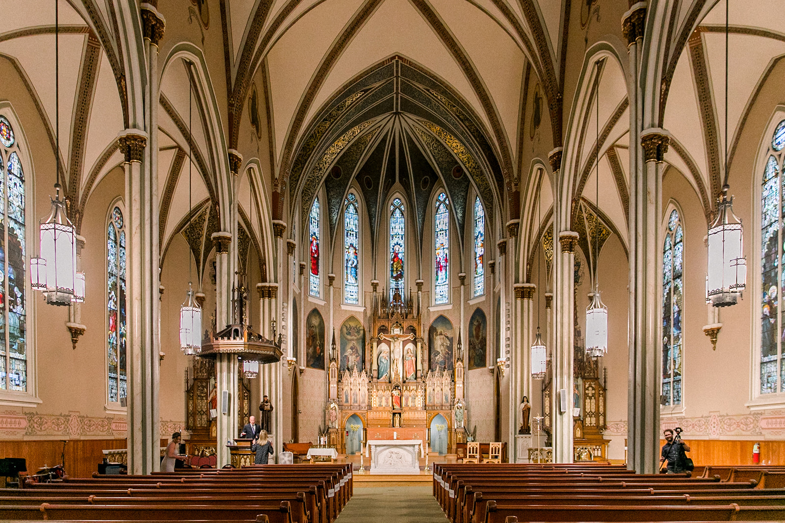 Weddings at Chicago Catholic Churches: A Guide thegildedaisleweddings.com
